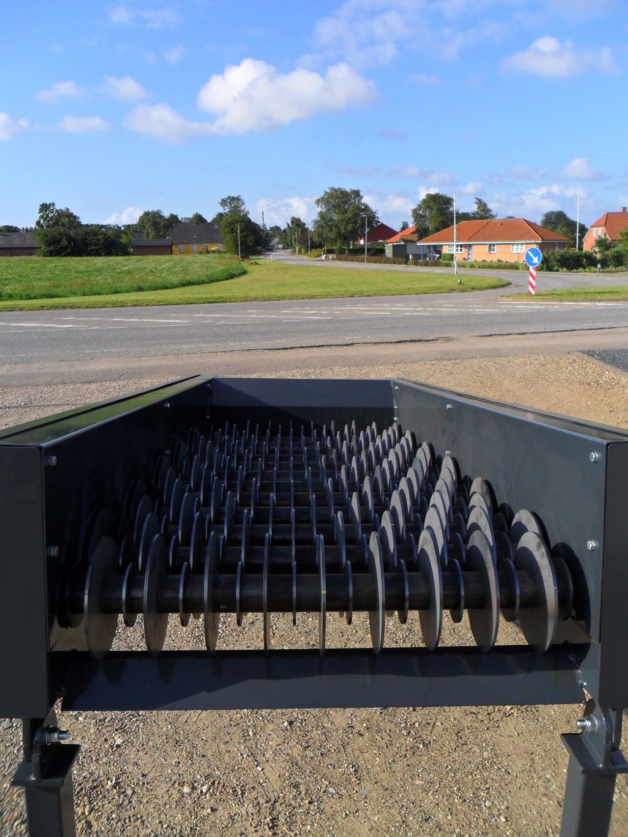 ReTec roller screen sorts and moves the material